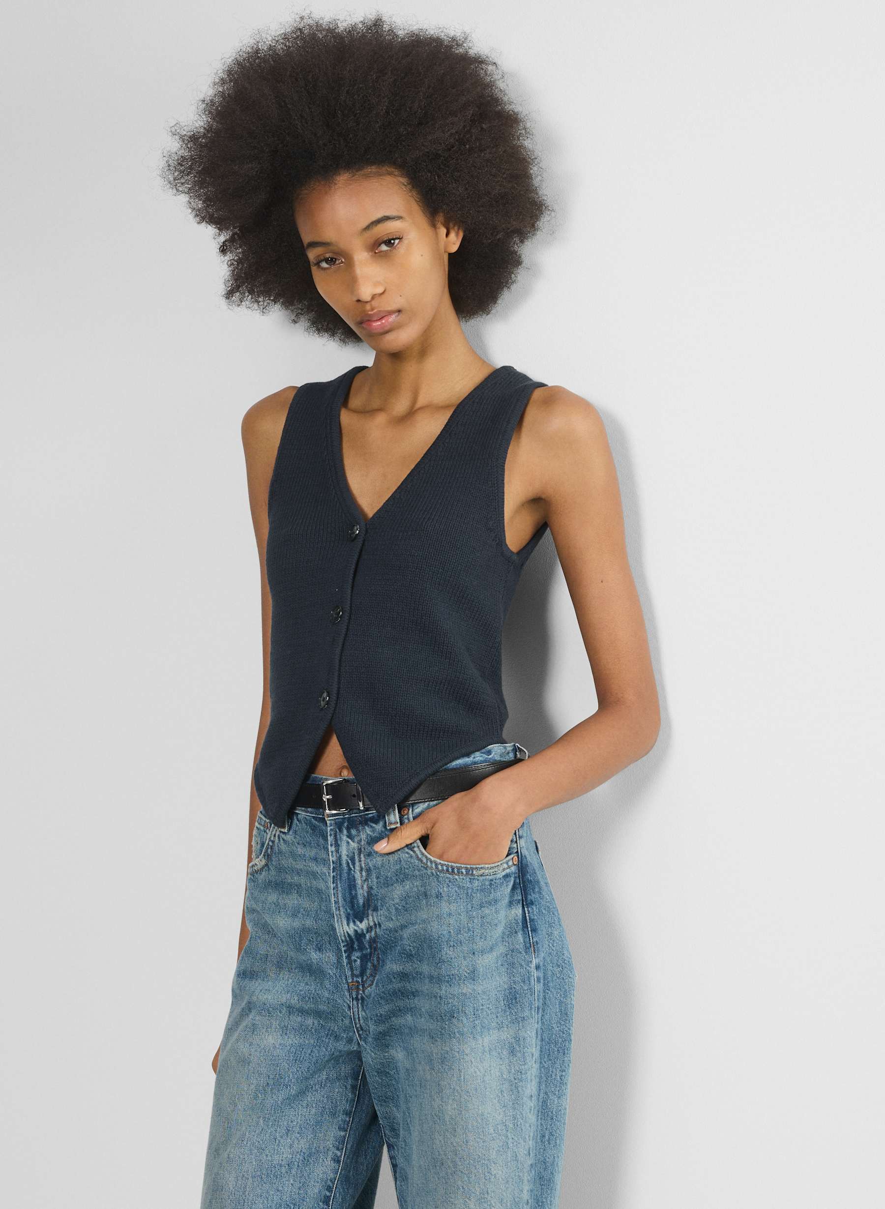 Wilfred SIGNET VEST | Aritzia CA